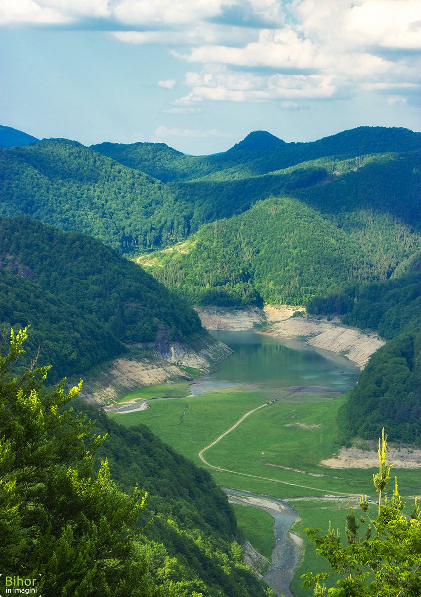 Lacul Lesu Piatra Bulzului | Bihor in imagini